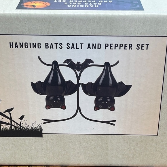 Cracker Barrel | Kitchen | Cracker Barrel Hanging Bat Salt And Pepper ...